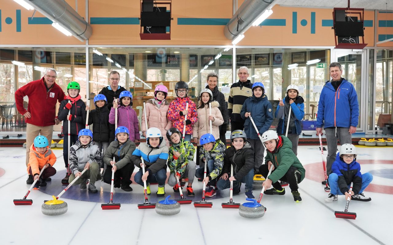 Les Morgiens à la découverte du curling